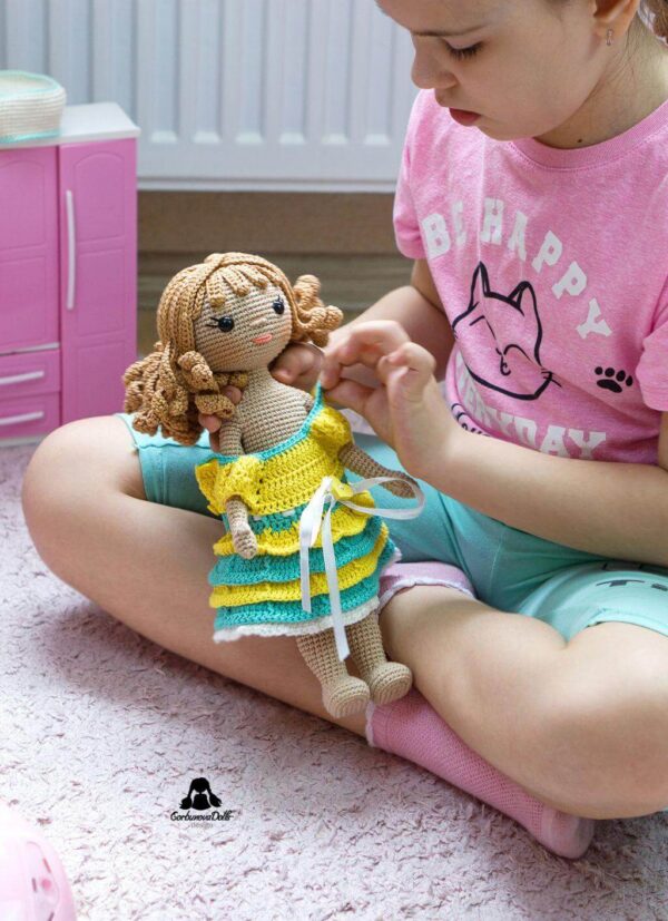 Charming Crochet Doll Pattern with Clothes | No-Sew Design